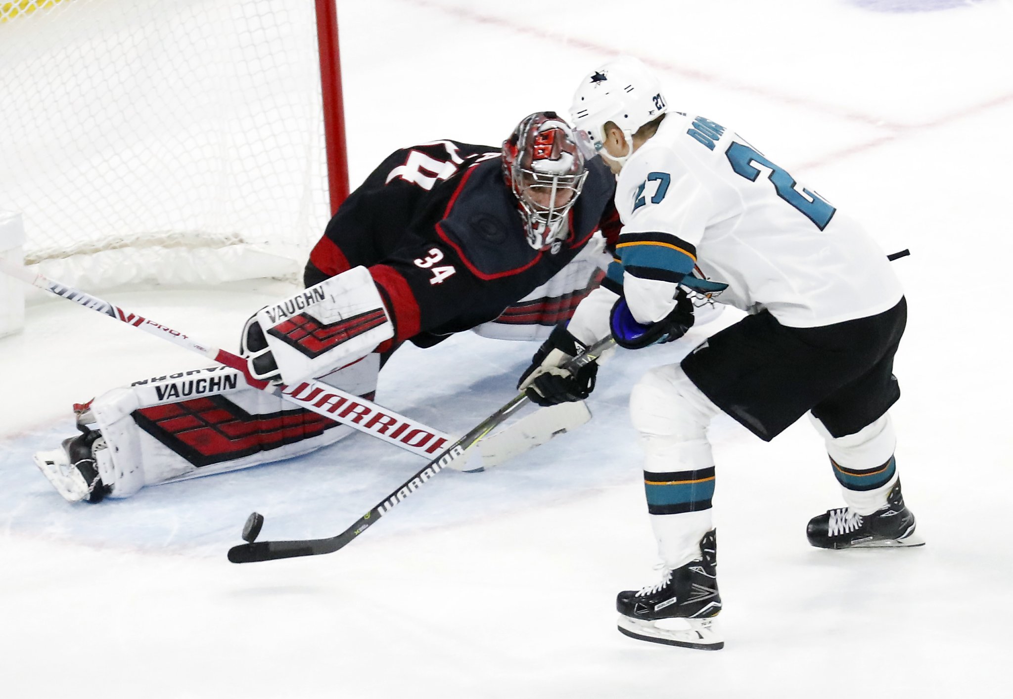 Sharks, outshot 41-23, fall in shootout at Carolina