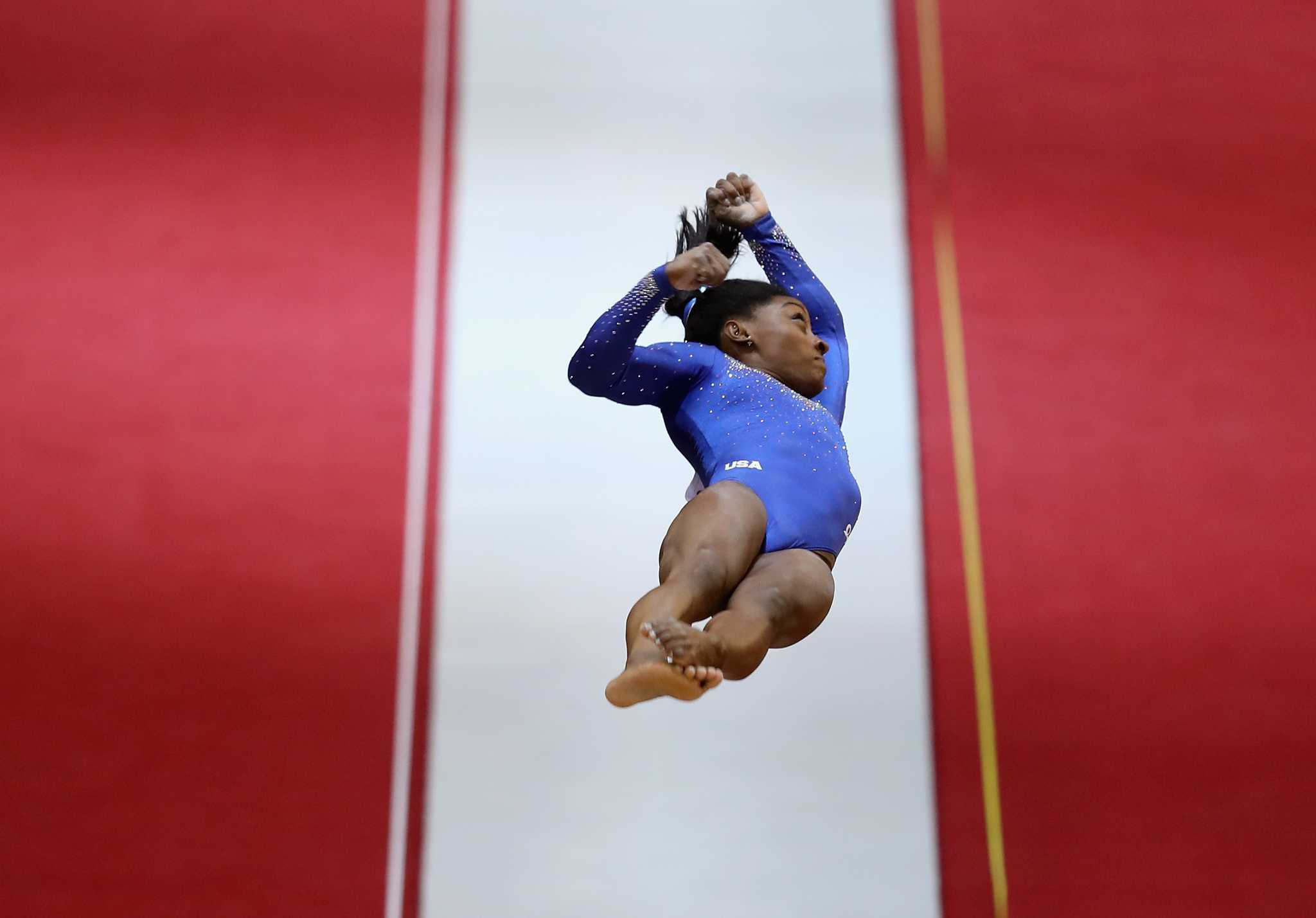 Simone Biles fights through kidney stone in dominating worlds