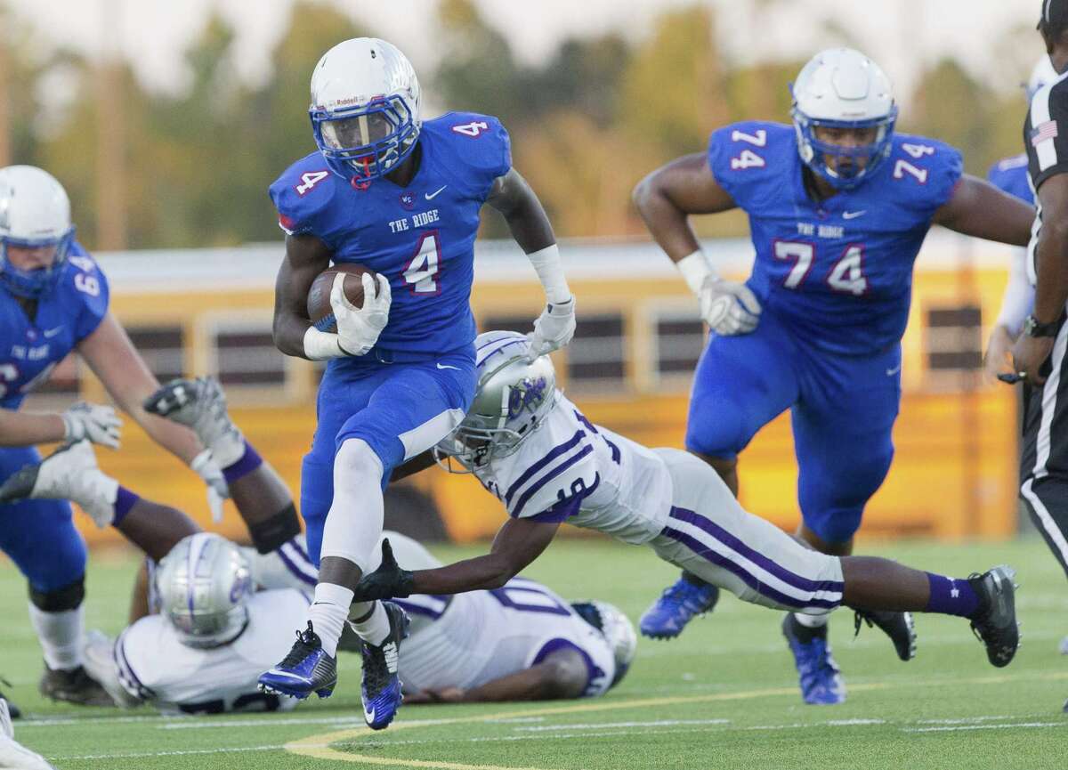 FOOTBALL: Oak Ridge scores first home win by blowing past the Hurricanes