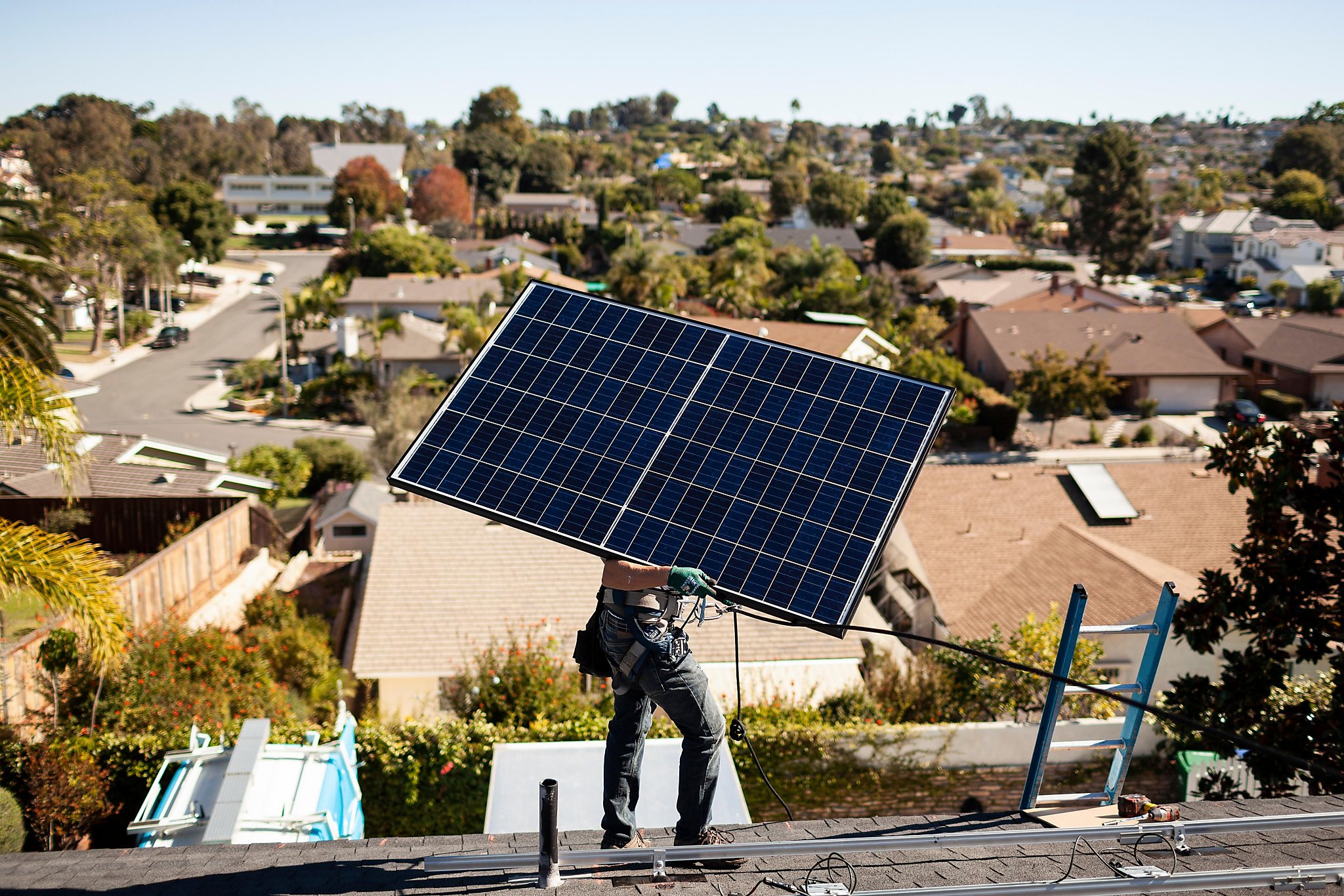 Sunrun gives Tesla a fight in the home solar business
