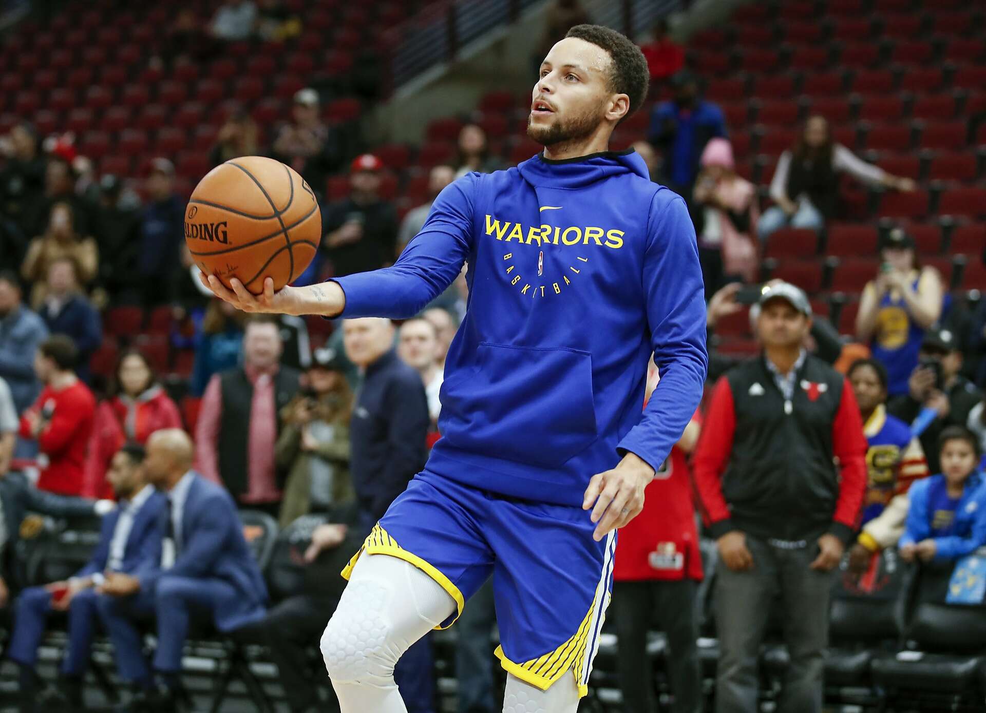 Klay Thompson sets NBA record with 14 three-pointers in rout of Bulls