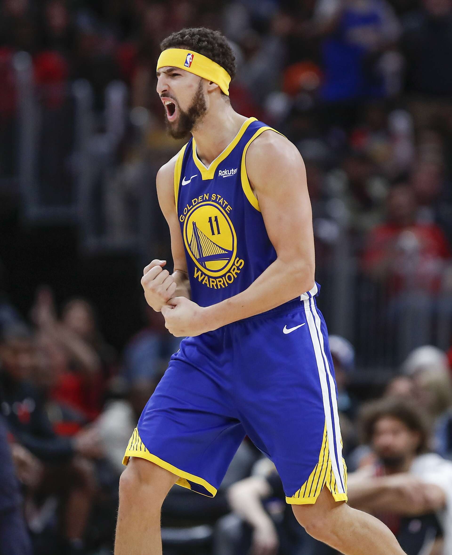 Klay Thompson sets NBA record with 14 three-pointers in rout of Bulls