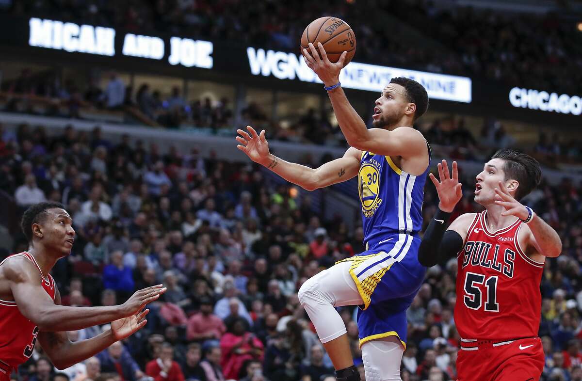 Klay Thompson sets NBA record with 14 three-pointers in rout of Bulls