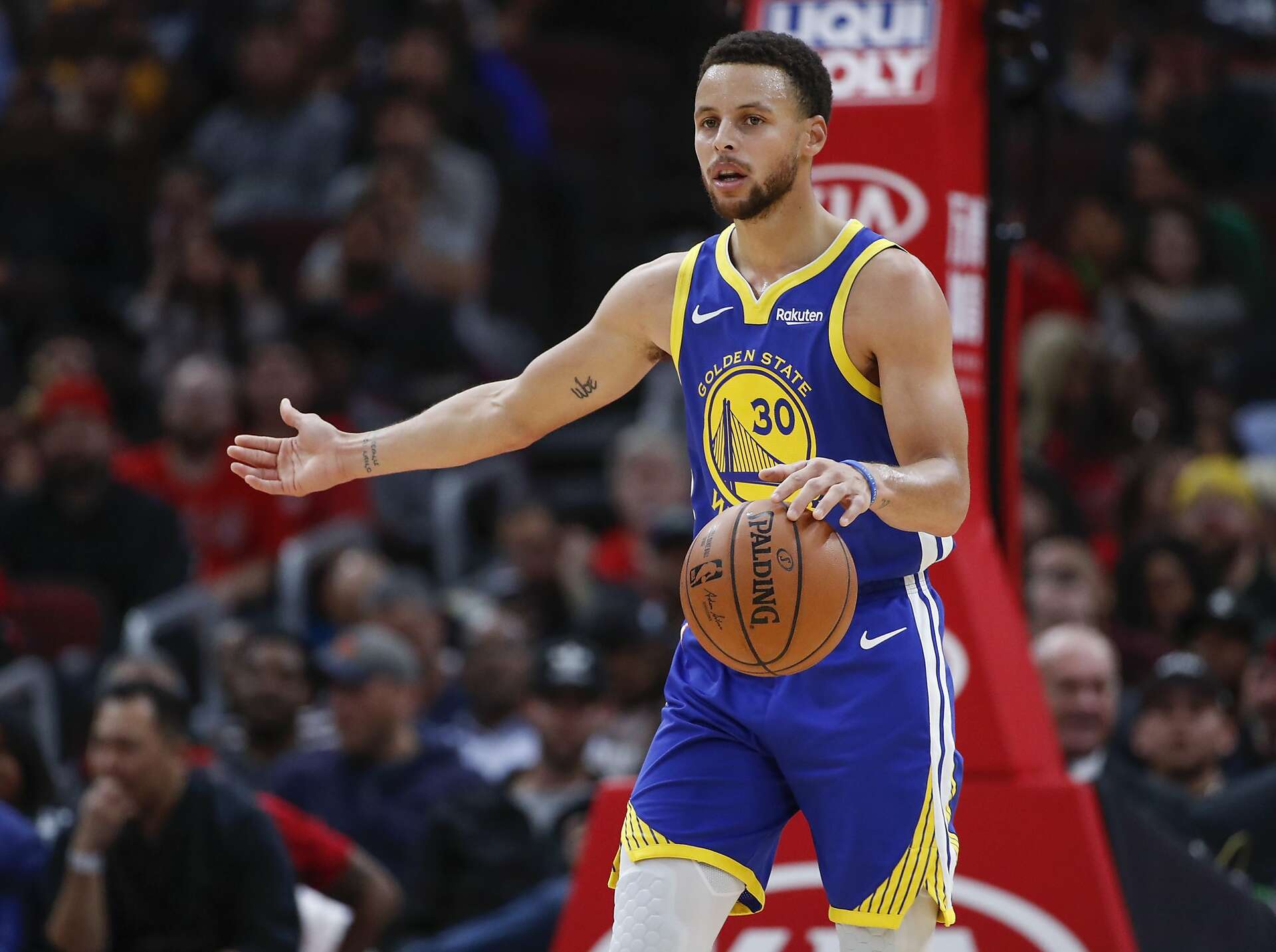 Klay Thompson sets NBA record with 14 three-pointers in rout of Bulls