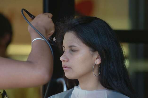 Astrid Ortiz Of Greenwich Gets Make Up Applied To Her Face 256552 Westport News