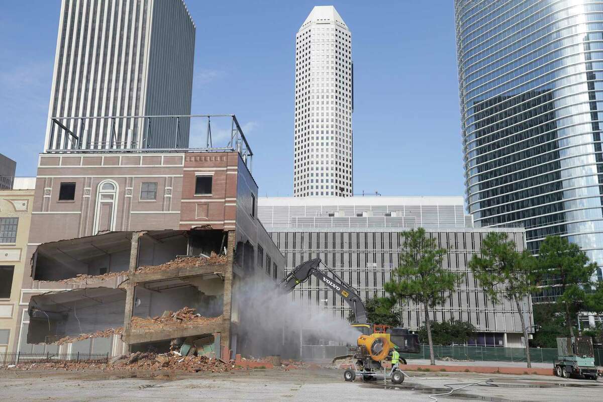 XFL unveils its Houston team: The Houston Roughnecks