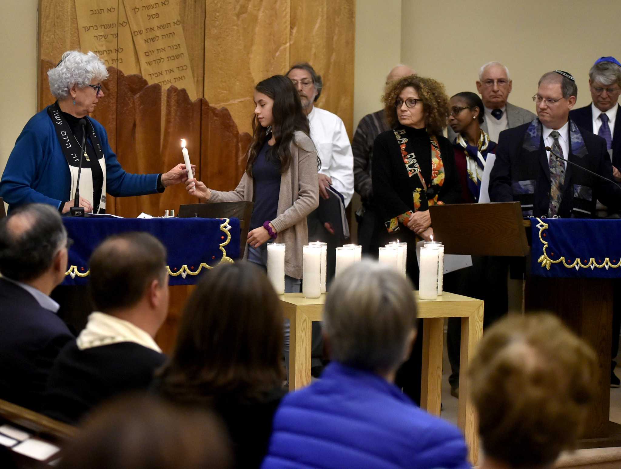Madison vigil remembers Pa. synagogue victims, bolsters community