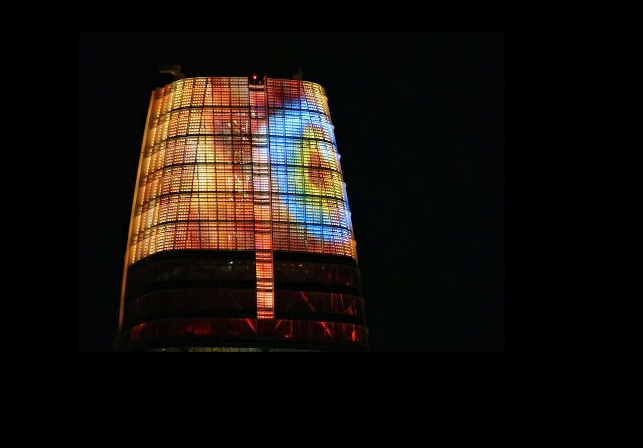 Fiery Eye of Sauron stares down San Francisco from atop Salesforce Tower