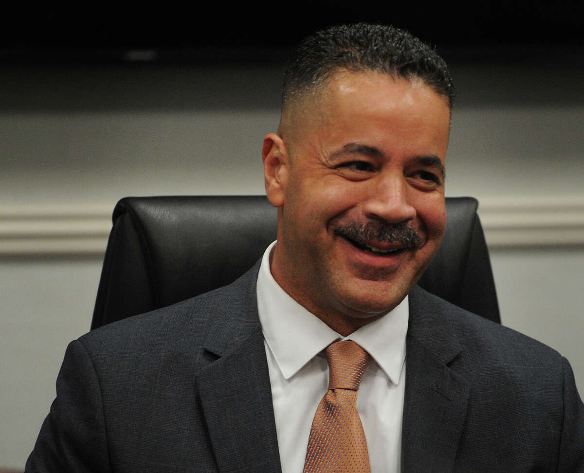 Bridgeport cop chief finalists meet community leaders