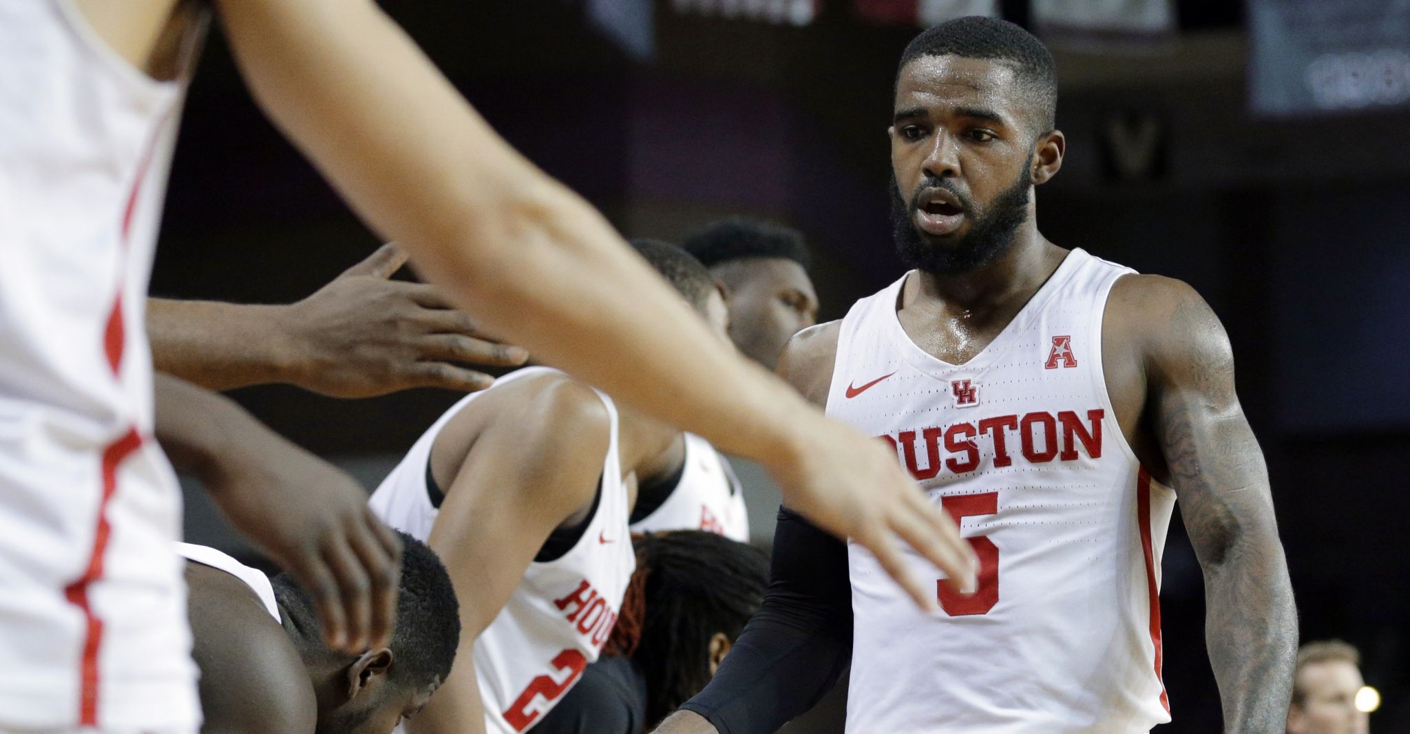Former UH star Corey Davis Jr. signs with pro basketball team in Turkey