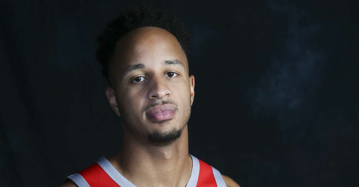 Rookie Vincent Edwards returns to Rockets on eve of G League opener