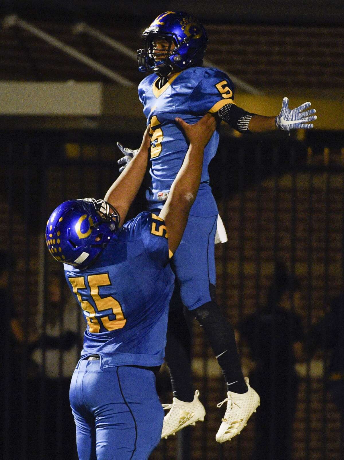 Channelview routs La Porte to keep playoff hopes alive