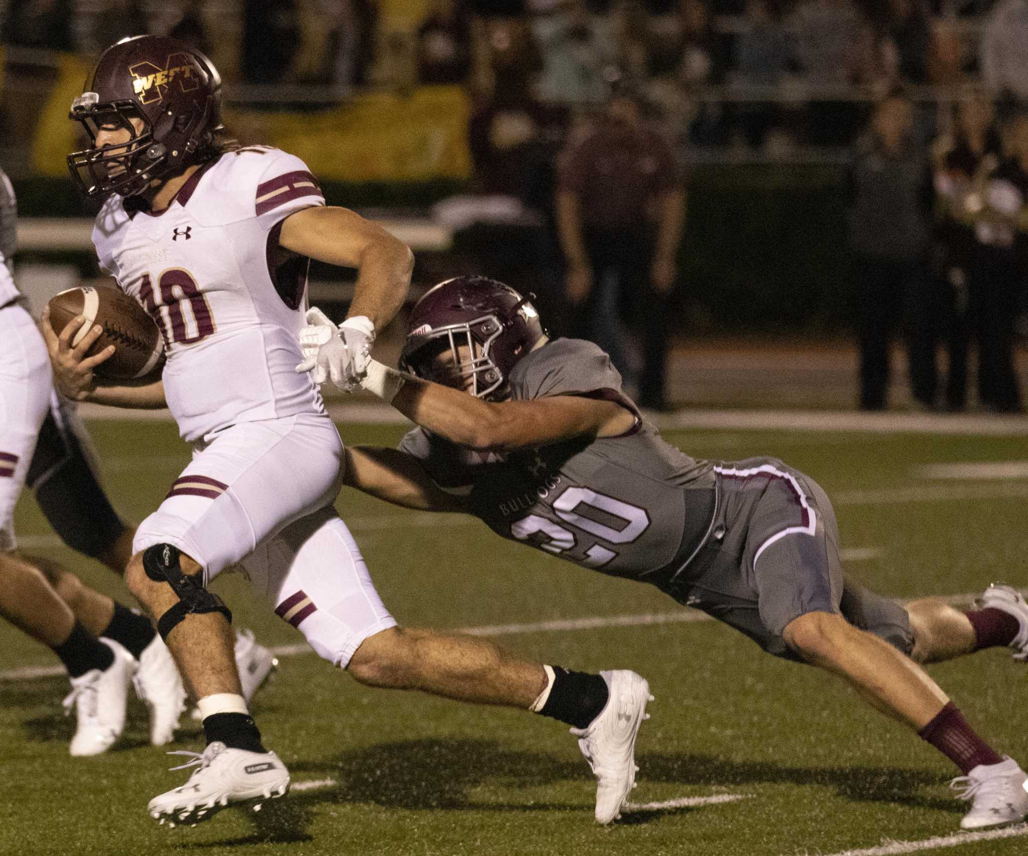 FOOTBALL: Magnolia West edges rival Magnolia 28-27
