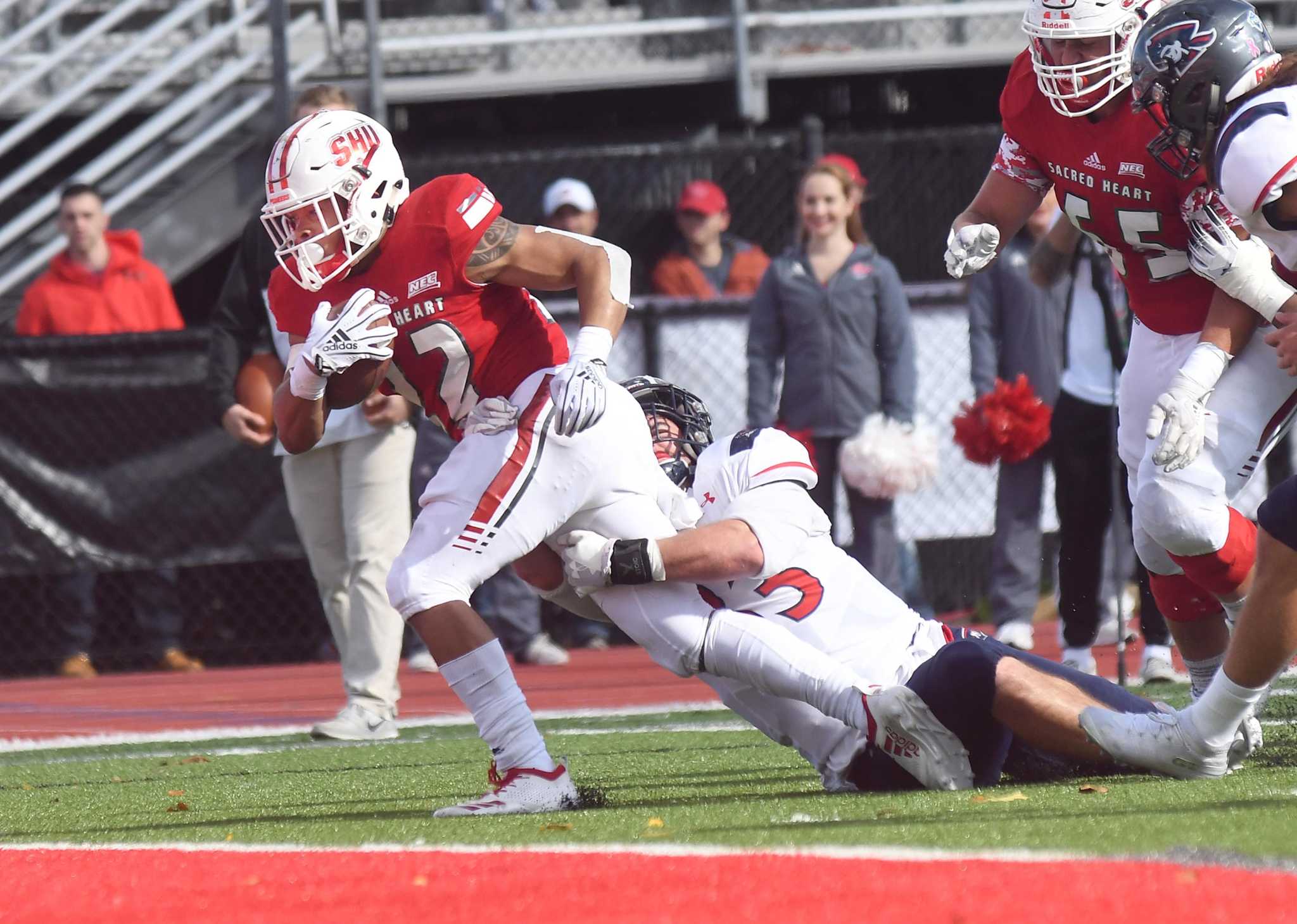 Sacred Heart football dominates Robert Morris