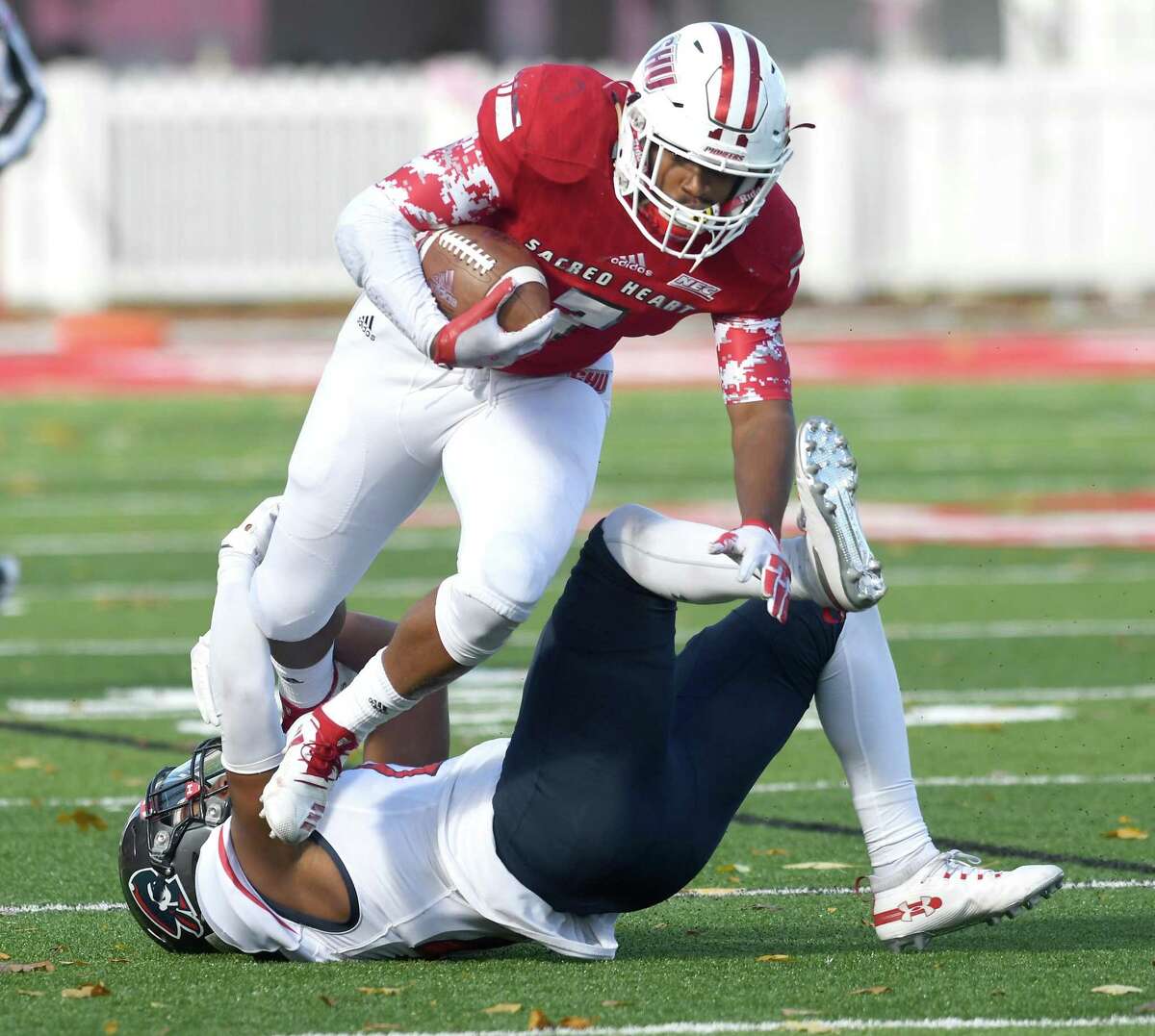 Sacred Heart football dominates Robert Morris