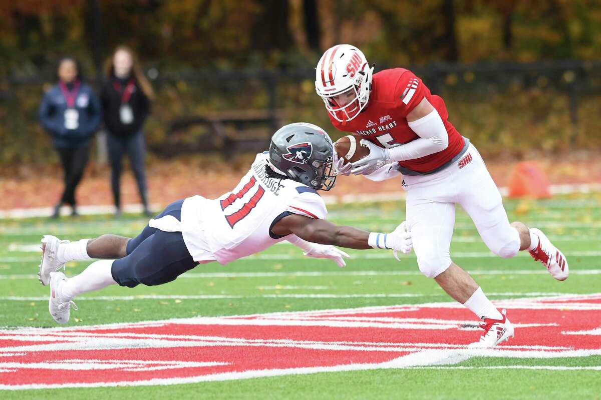 Sacred Heart football dominates Robert Morris
