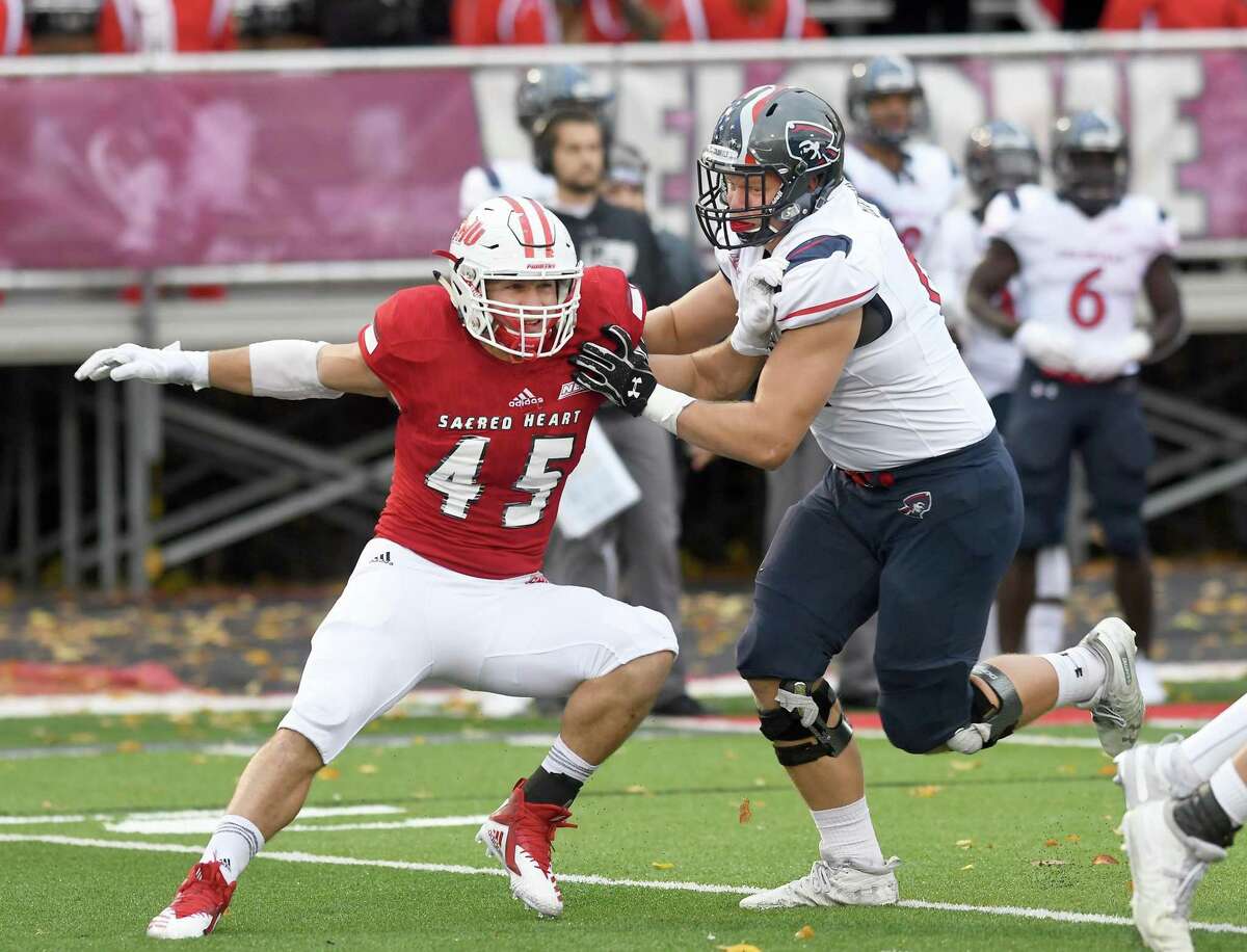Sacred Heart football dominates Robert Morris