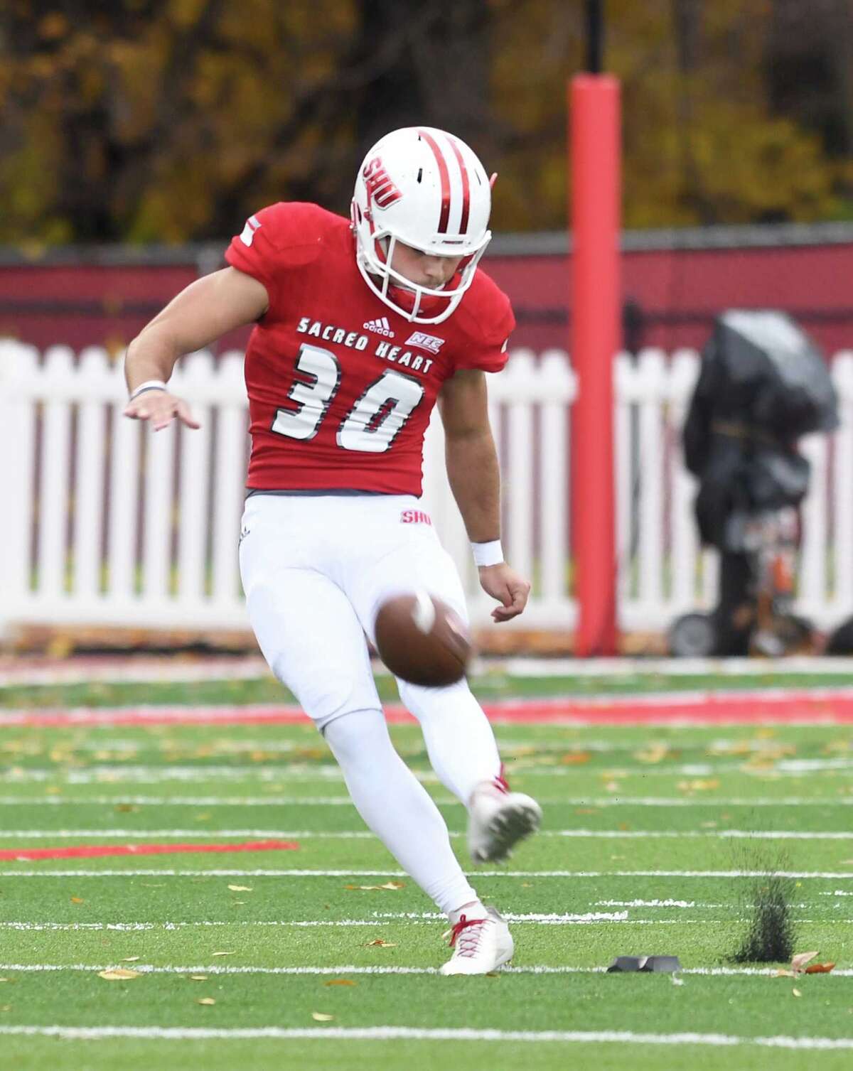 Sacred Heart football dominates Robert Morris