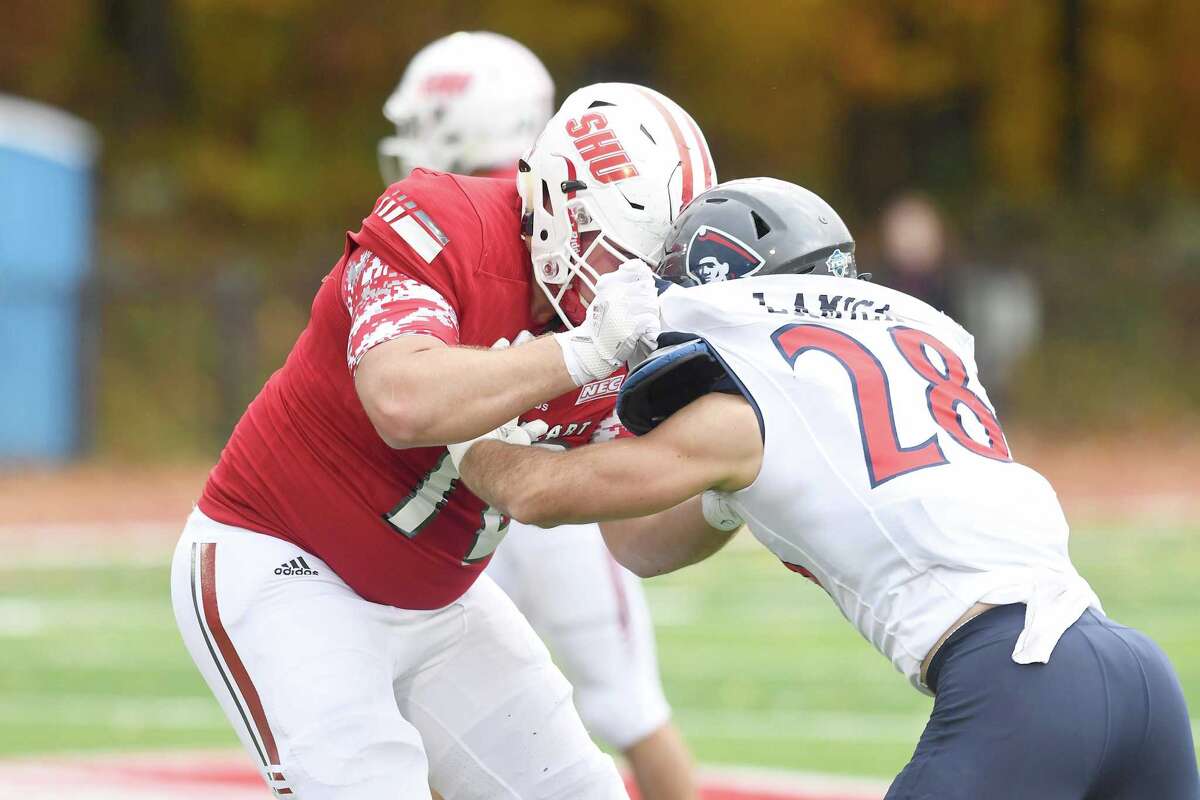 Sacred Heart football dominates Robert Morris