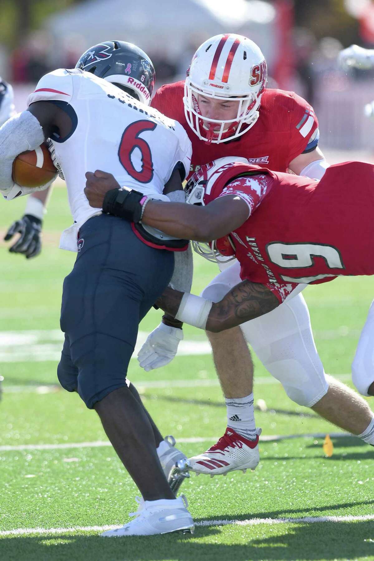 Sacred Heart football dominates Robert Morris