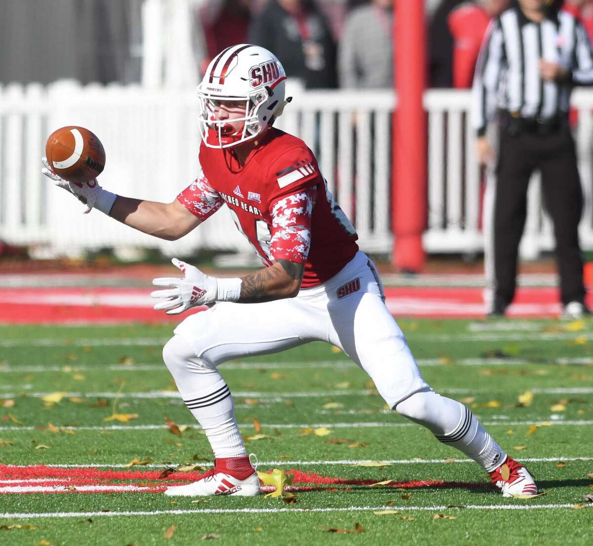 Sacred Heart football dominates Robert Morris