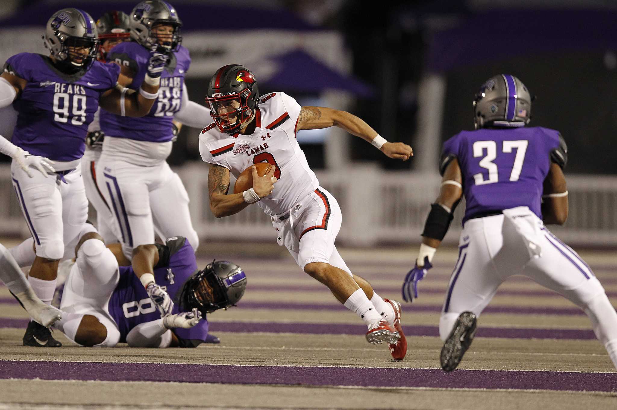 Hoy leads Lamar football to fourth-straight win at No. 19 Central Arkansas
