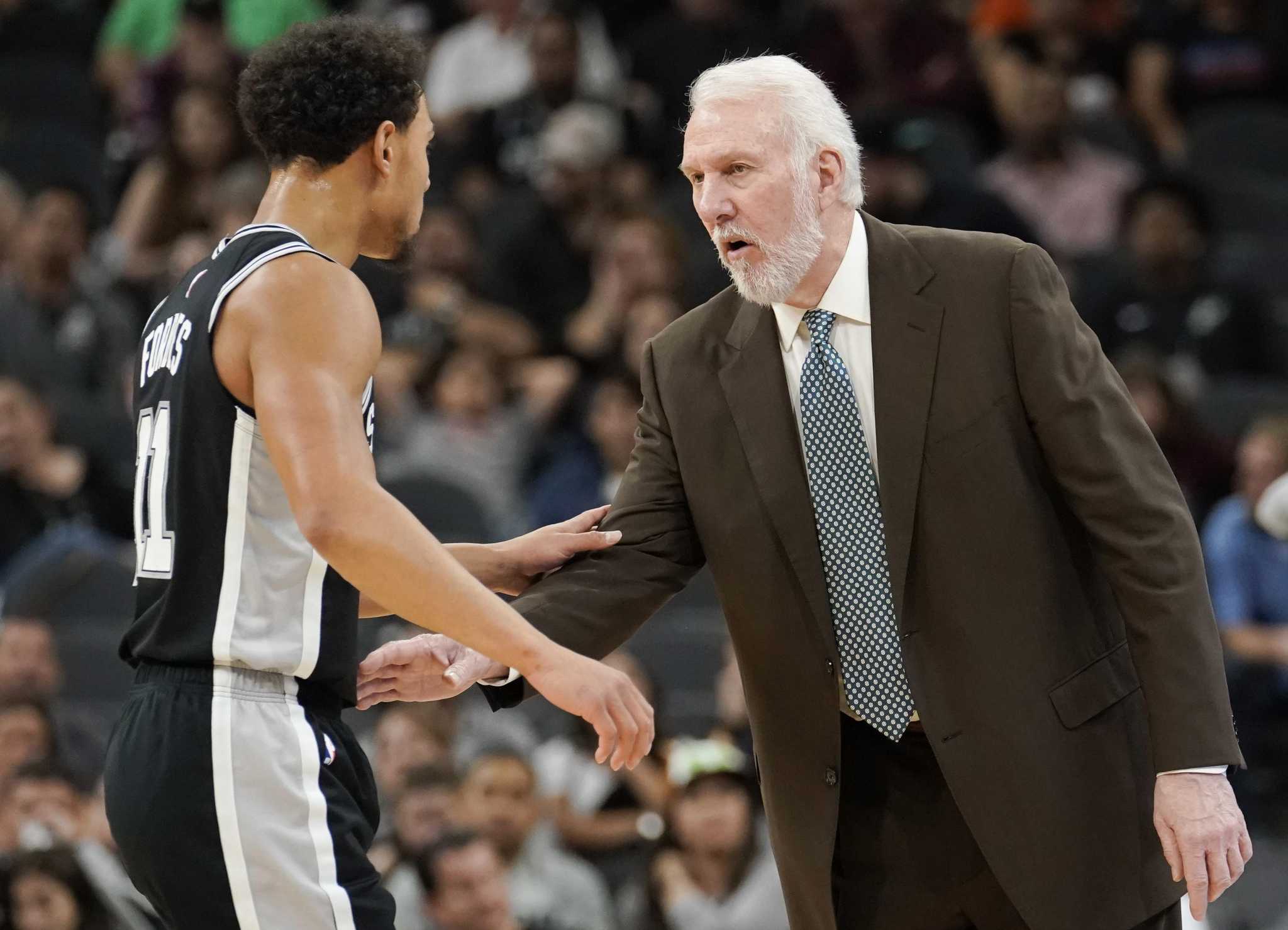 Spurs defense falters in loss to Magic