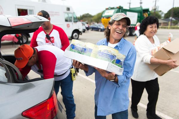 ‘Can Do’? Organizers of Pasadena food drive say yes