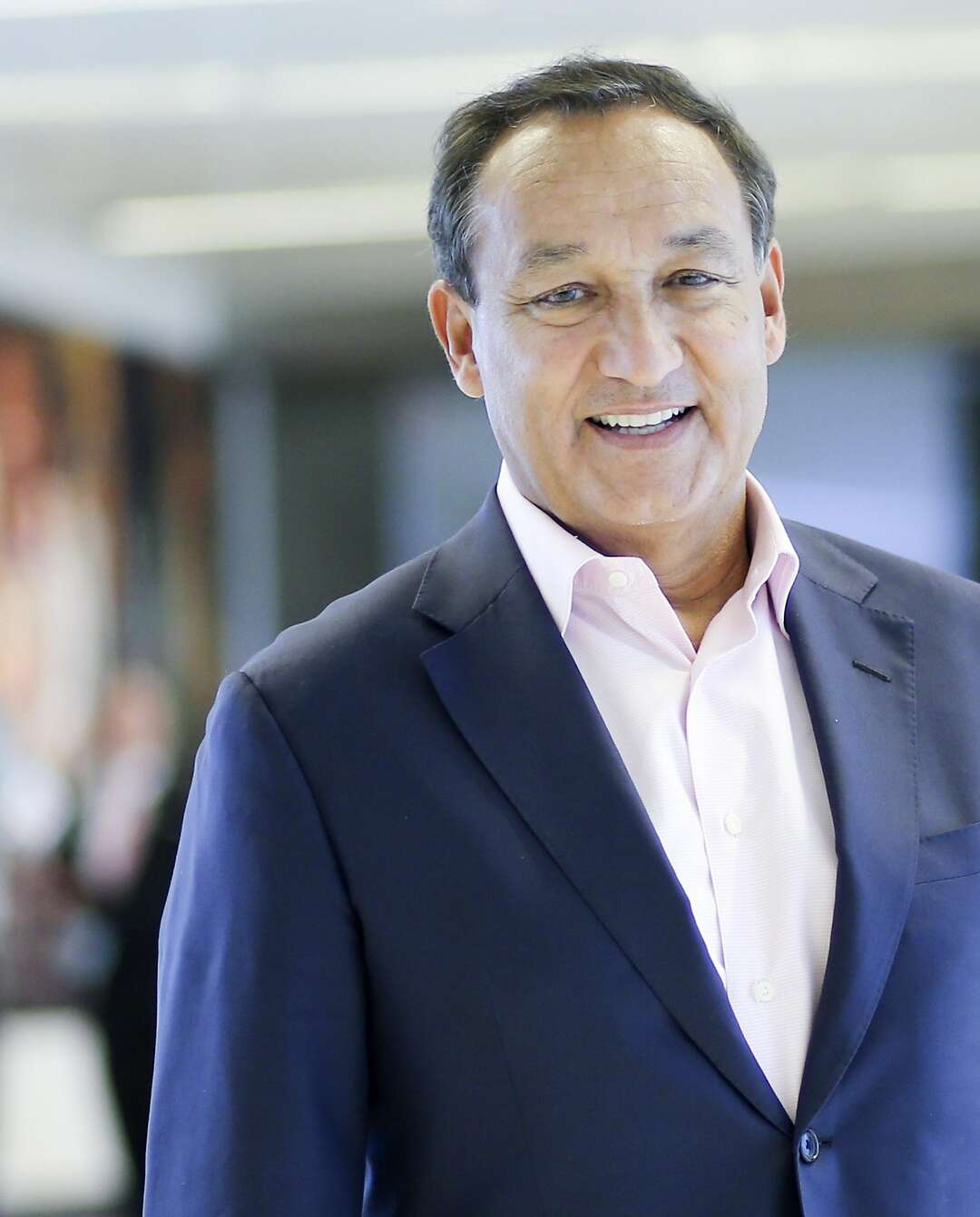 United CEO gives his first class seat to elderly passenger