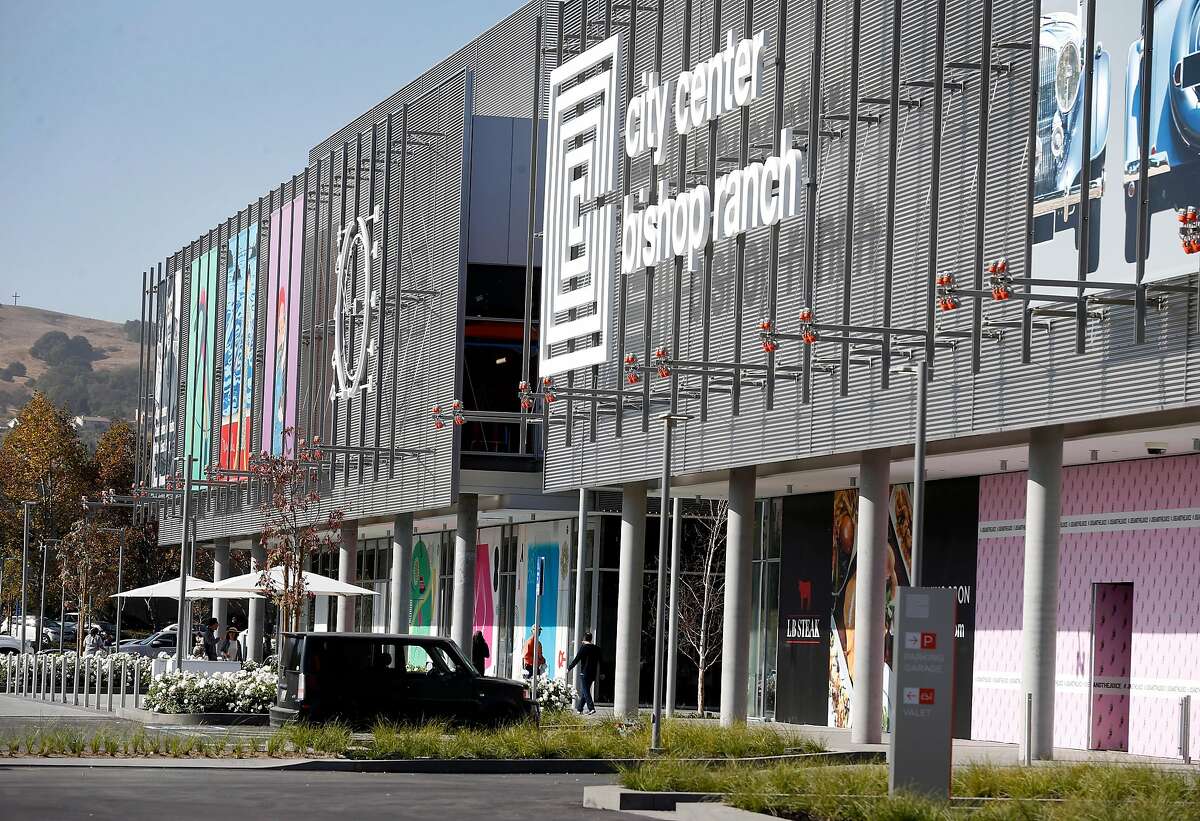 $300 million East Bay shopping center opens with big food names