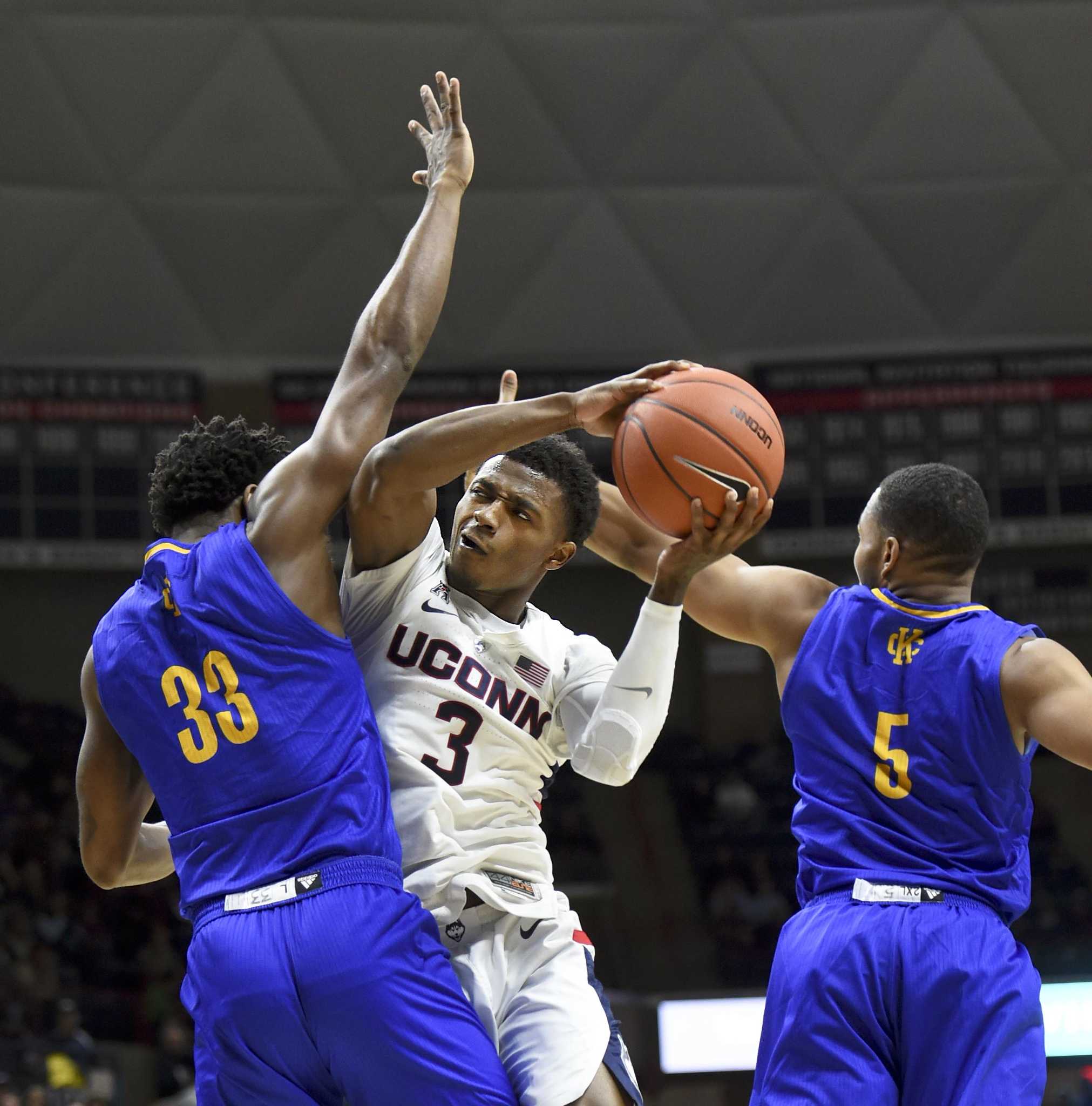 Tarin Smith pops off bench to help fuel UConn men’s romp over UMKC