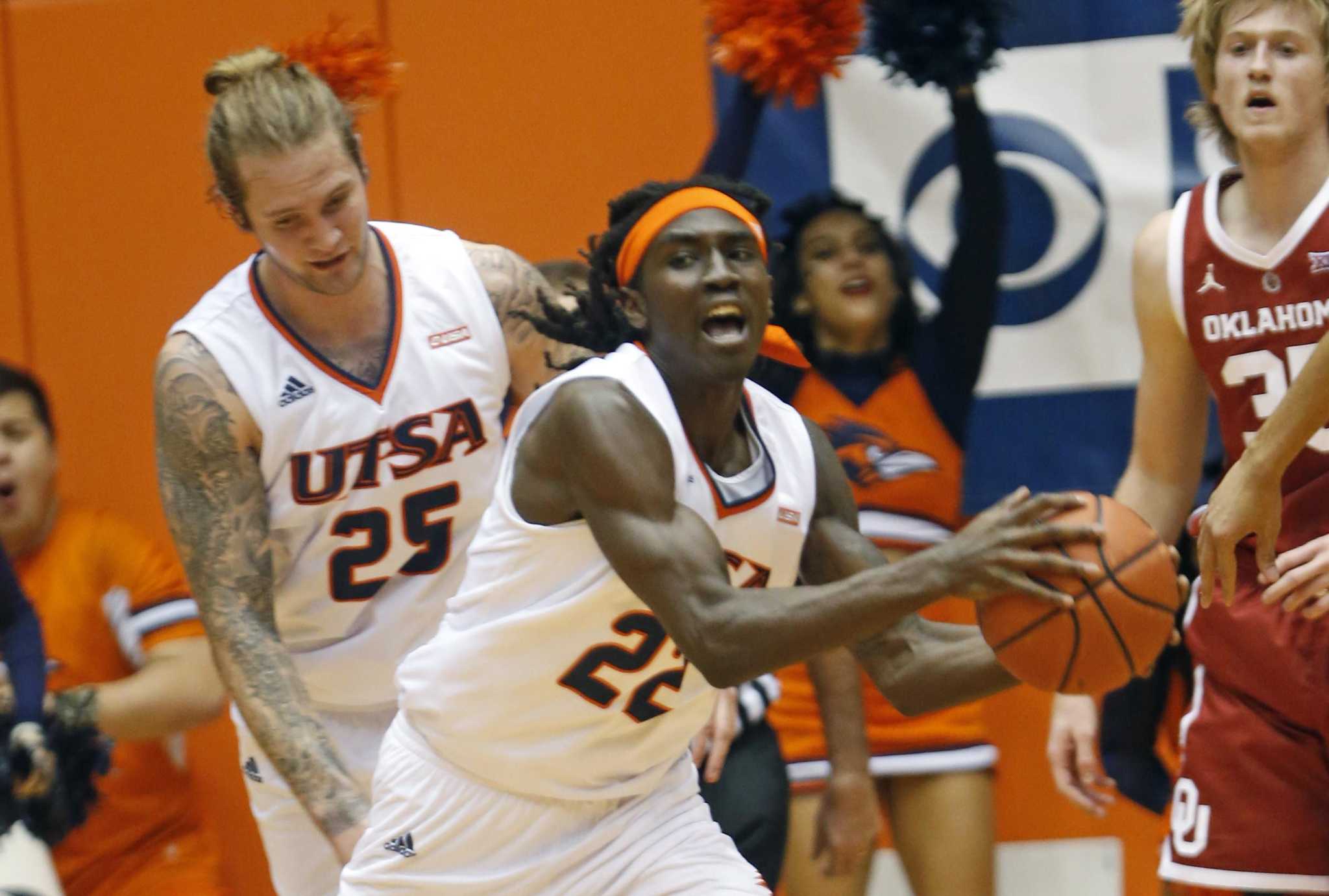 After adding muscle, Wallace stepping forward as top scorer for UTSA