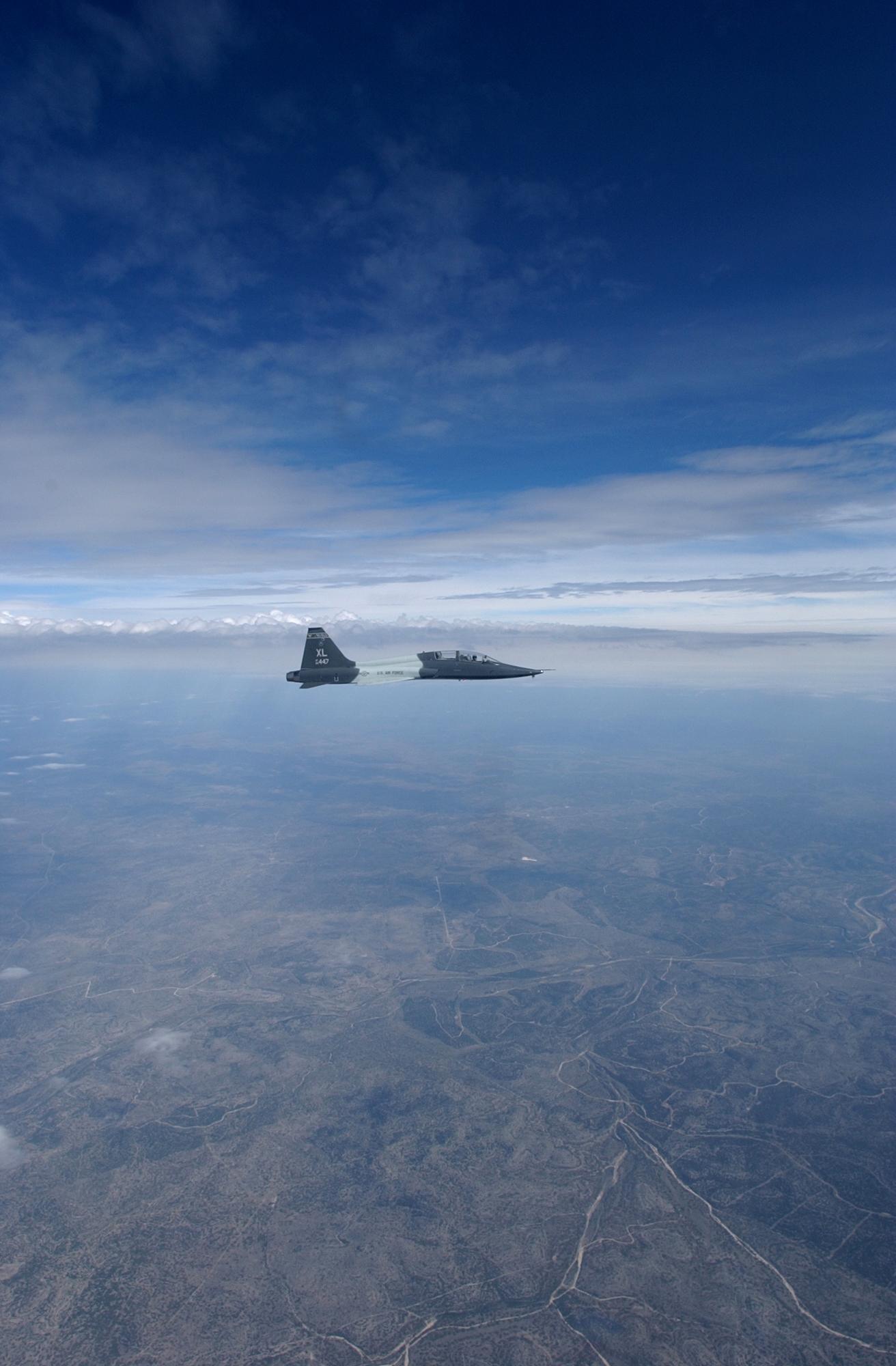One pilot killed in T-38 crash at Laughlin