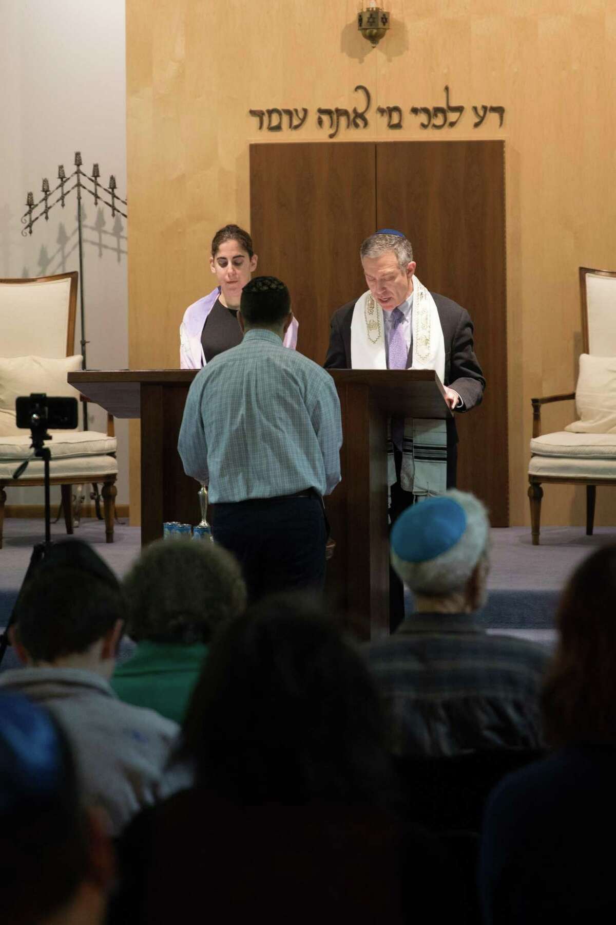 Holocaust survivor commemorates 80th anniversary of Kristallnacht