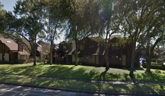Fire at Sugar Land townhomes displaces dozens