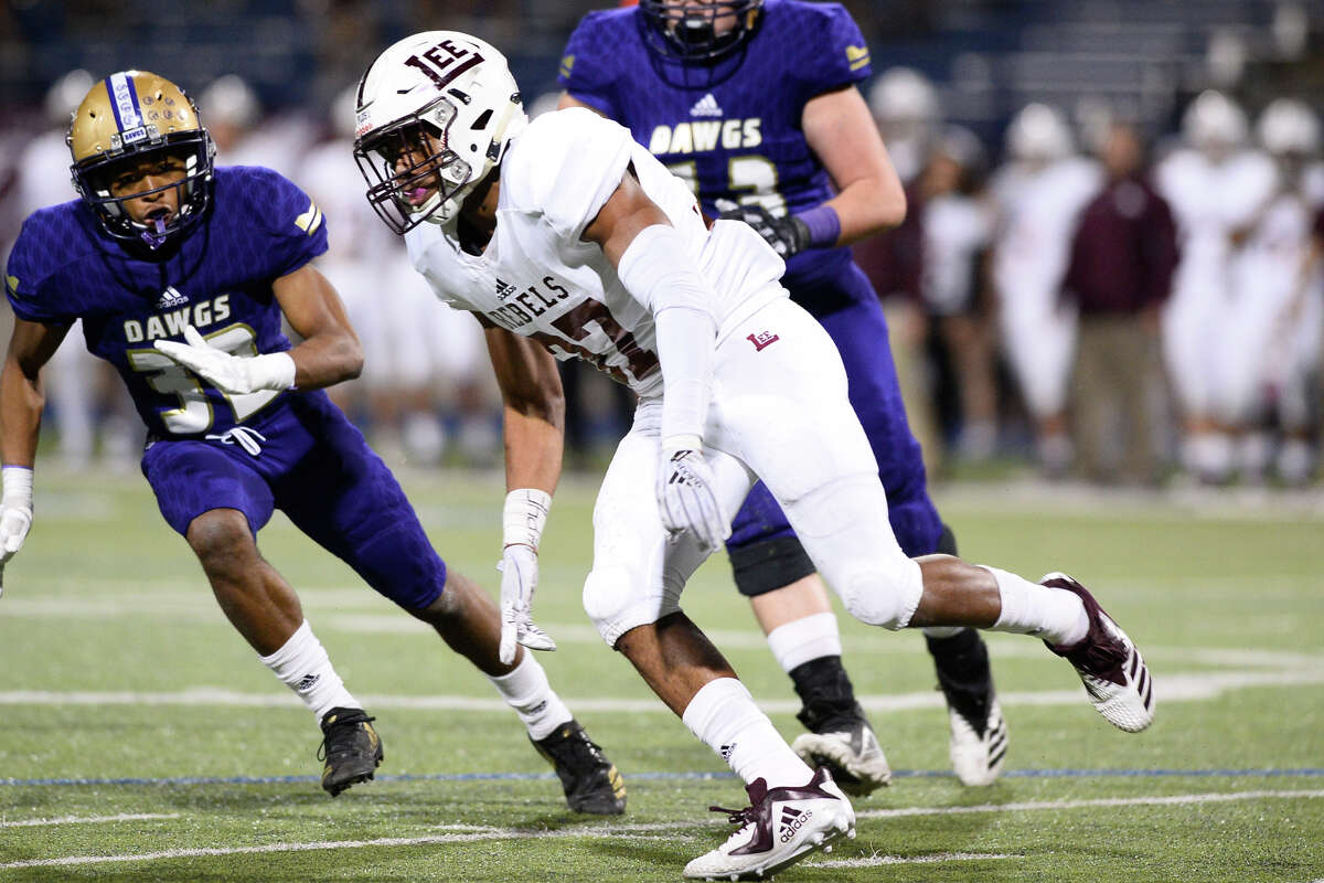 HS FOOTBALL: Rebels’ Harvey uses speed, strength to advantage