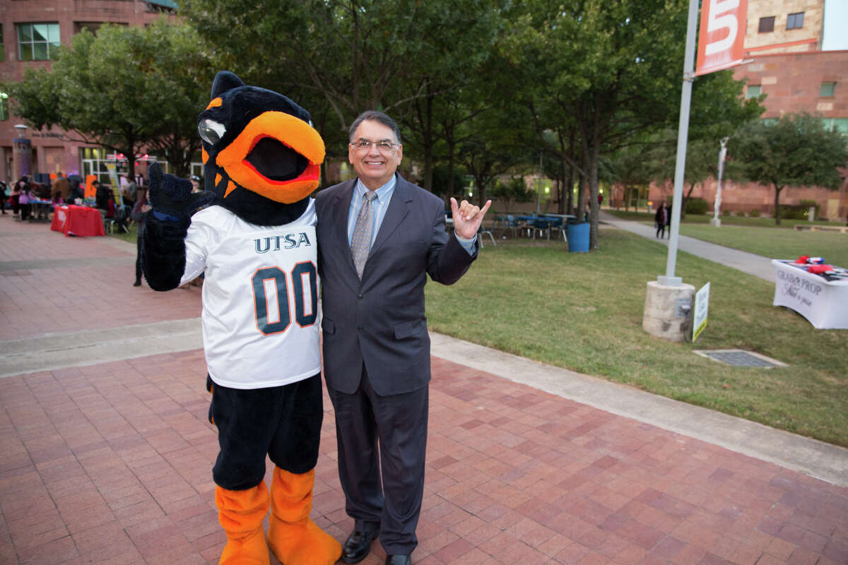 Photos: UTSA spreads holiday cheer at Light Up the Plaza