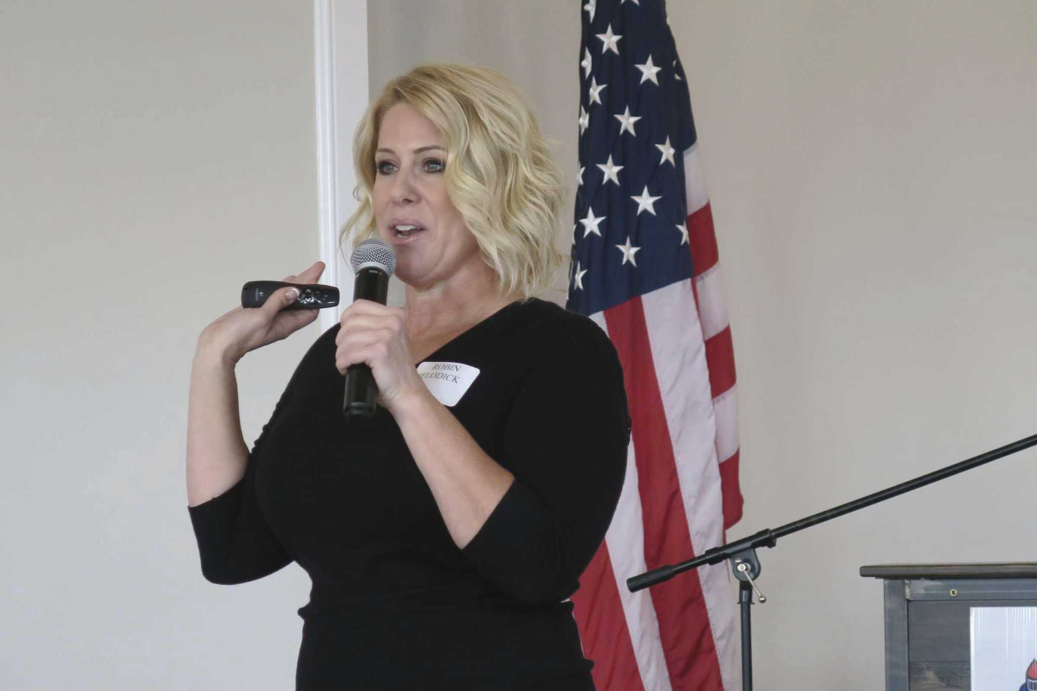 DEA agent speaks to North Shore Republican Women