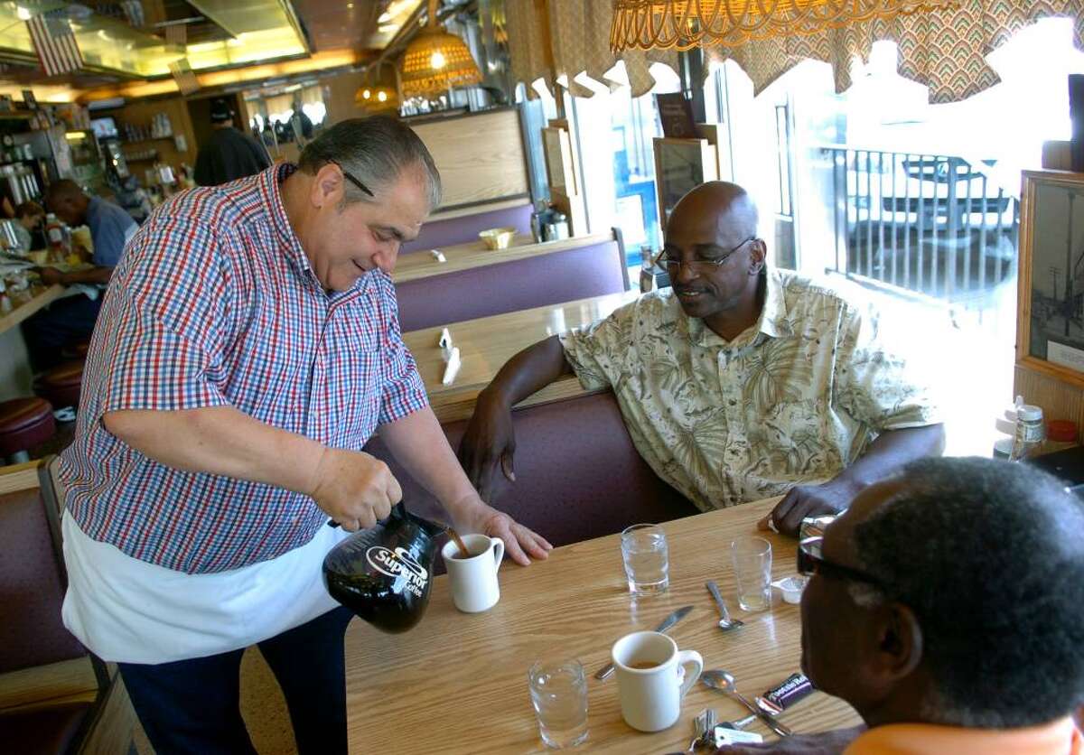 Bridgeport diner owner offers free meals to soldiers
