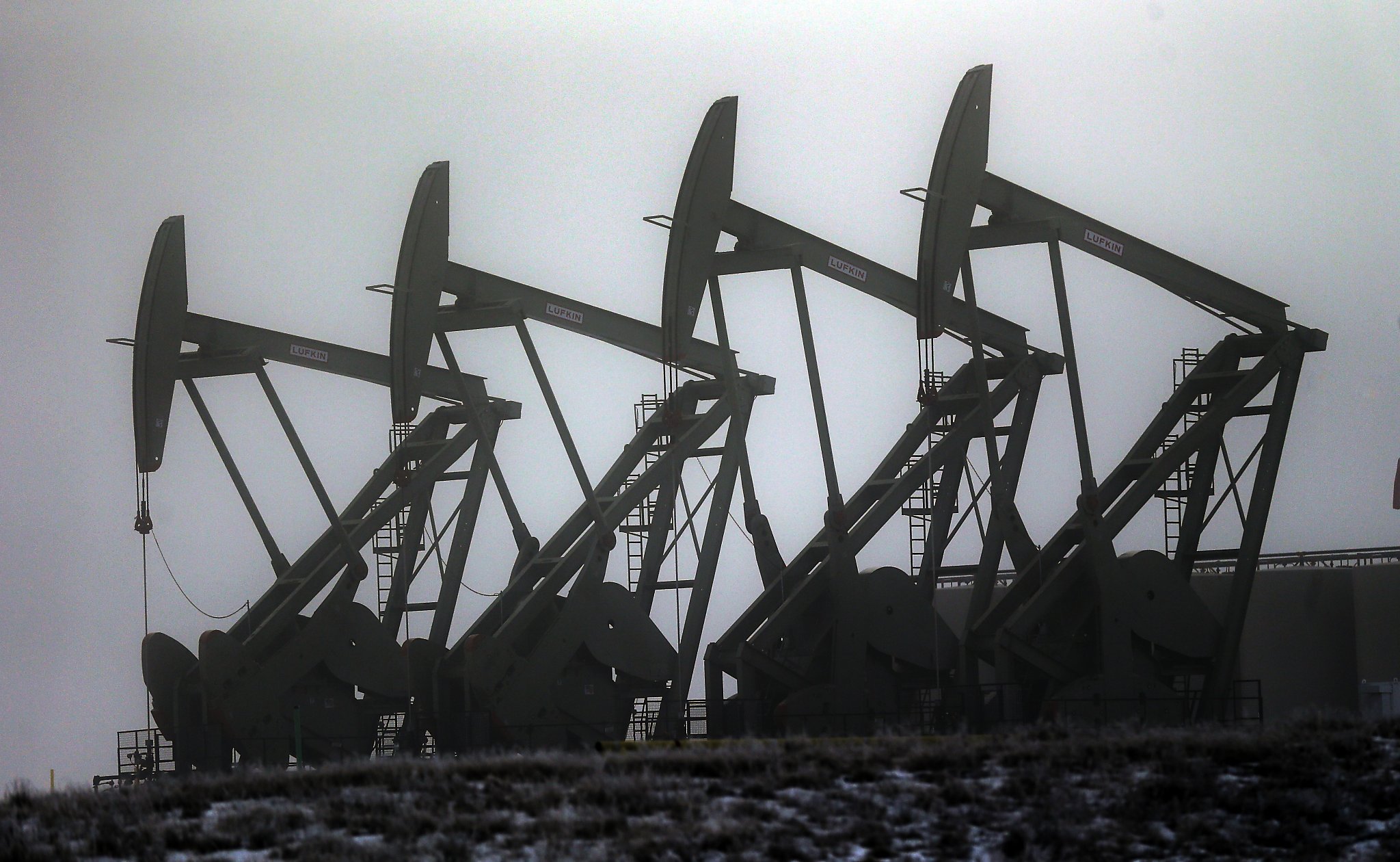 Oil edges up as traders weigh economic risks against OPEC cuts