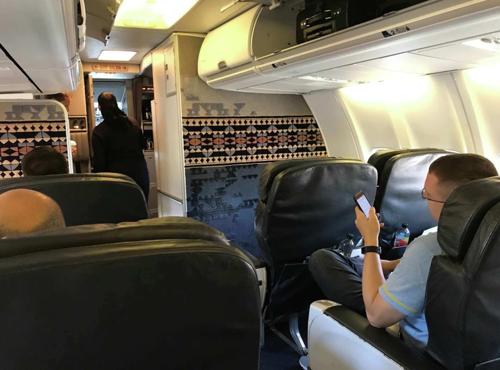 How to fly to Hawaii in first class