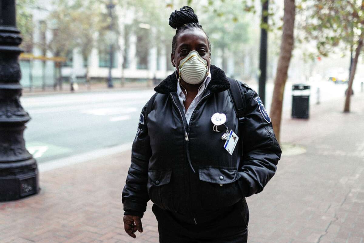 Photographer captures dystopian images of San Francisco under a smoky siege