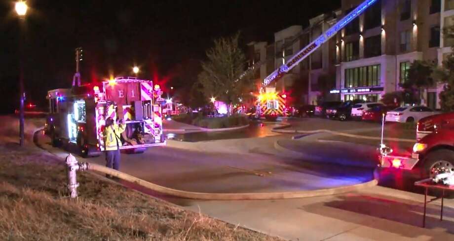 Fire damages Sugar Land apartment building - Houston Chronicle