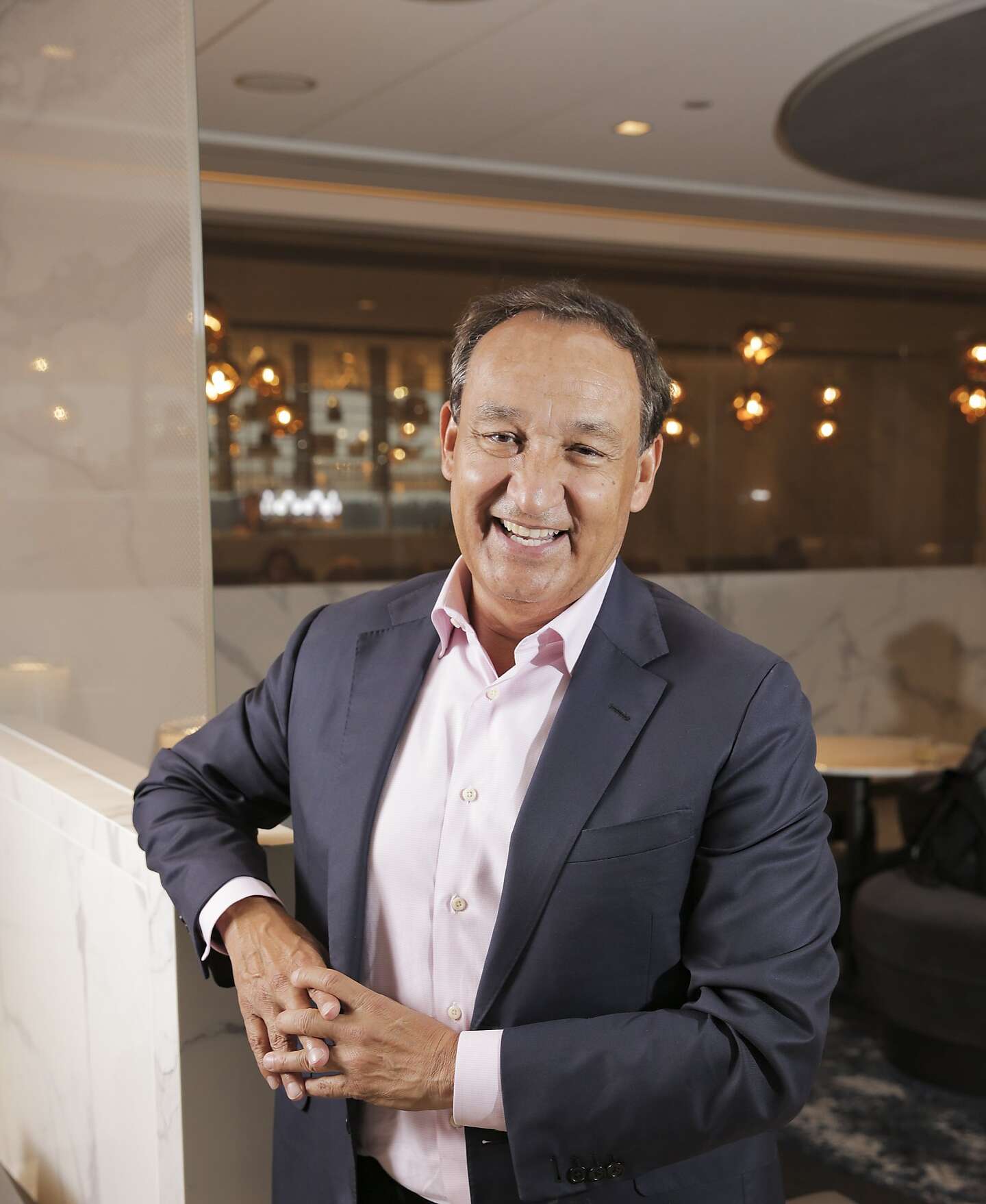 United CEO gives his first class seat to elderly passenger