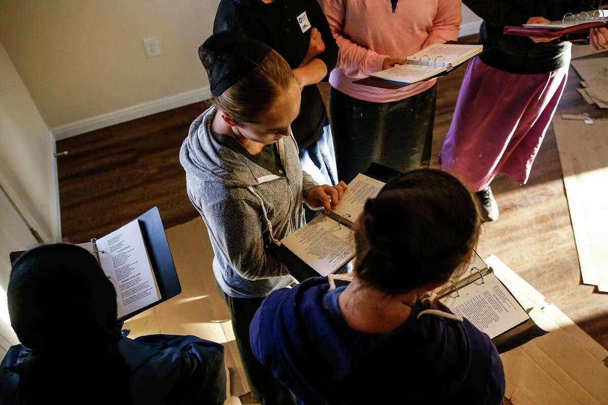 Mennonite and Amish volunteers offer unexpected help to a beat-up Texas ...