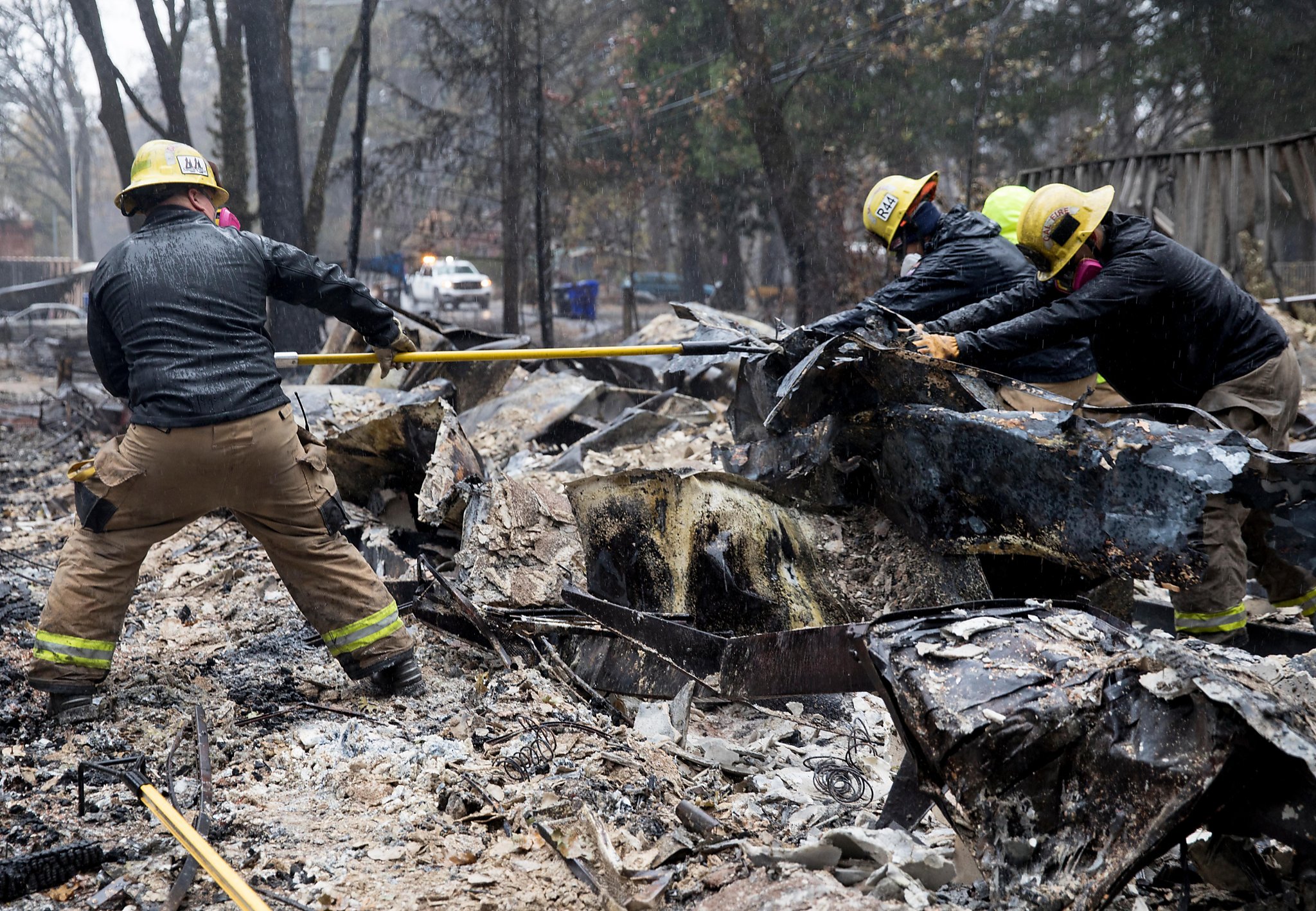 Firefighters close in on full containment of deadly Camp Fire - SFGate
