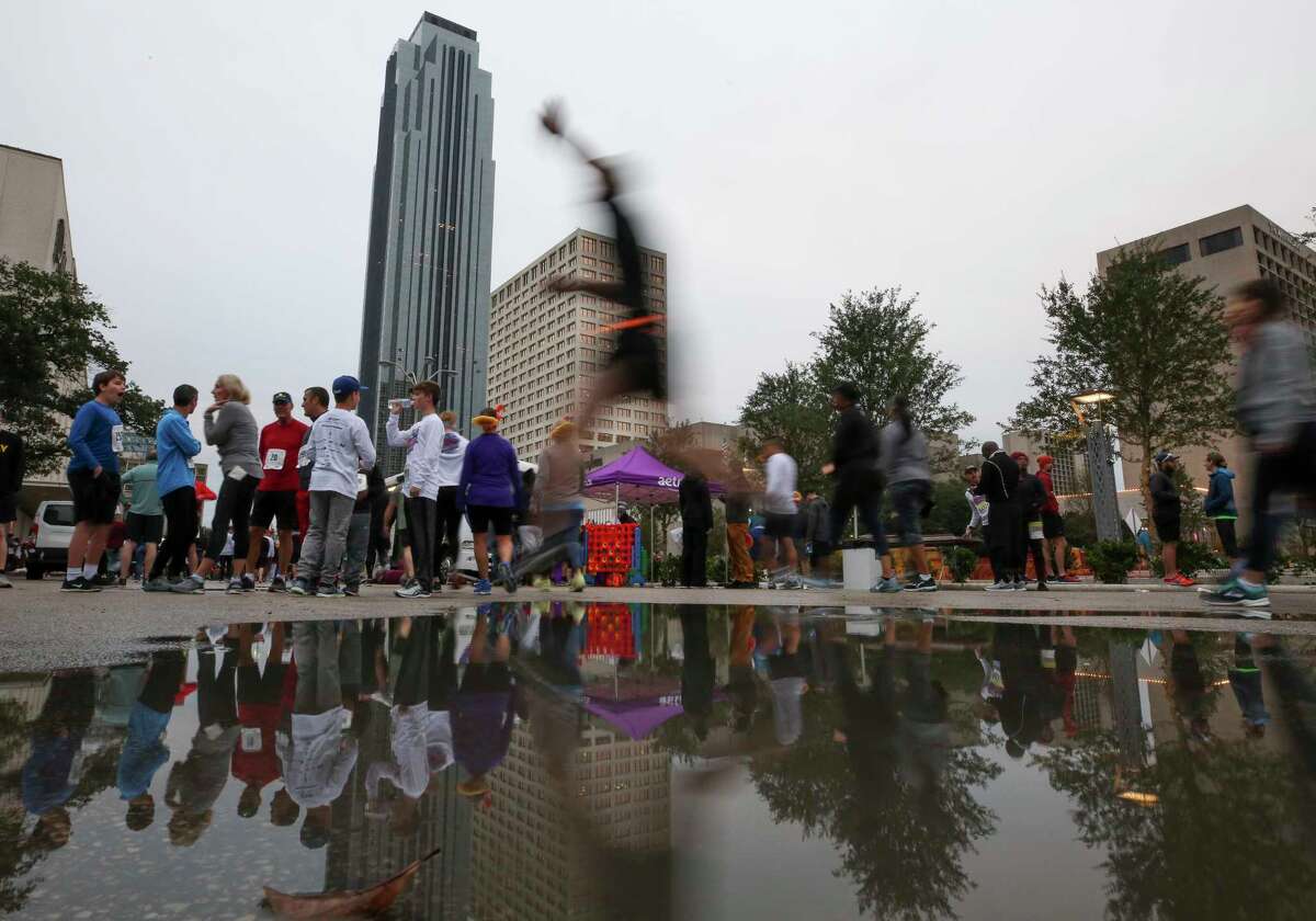Houstonians start off Thanksgiving Day right with 26th annual Turkey Trot