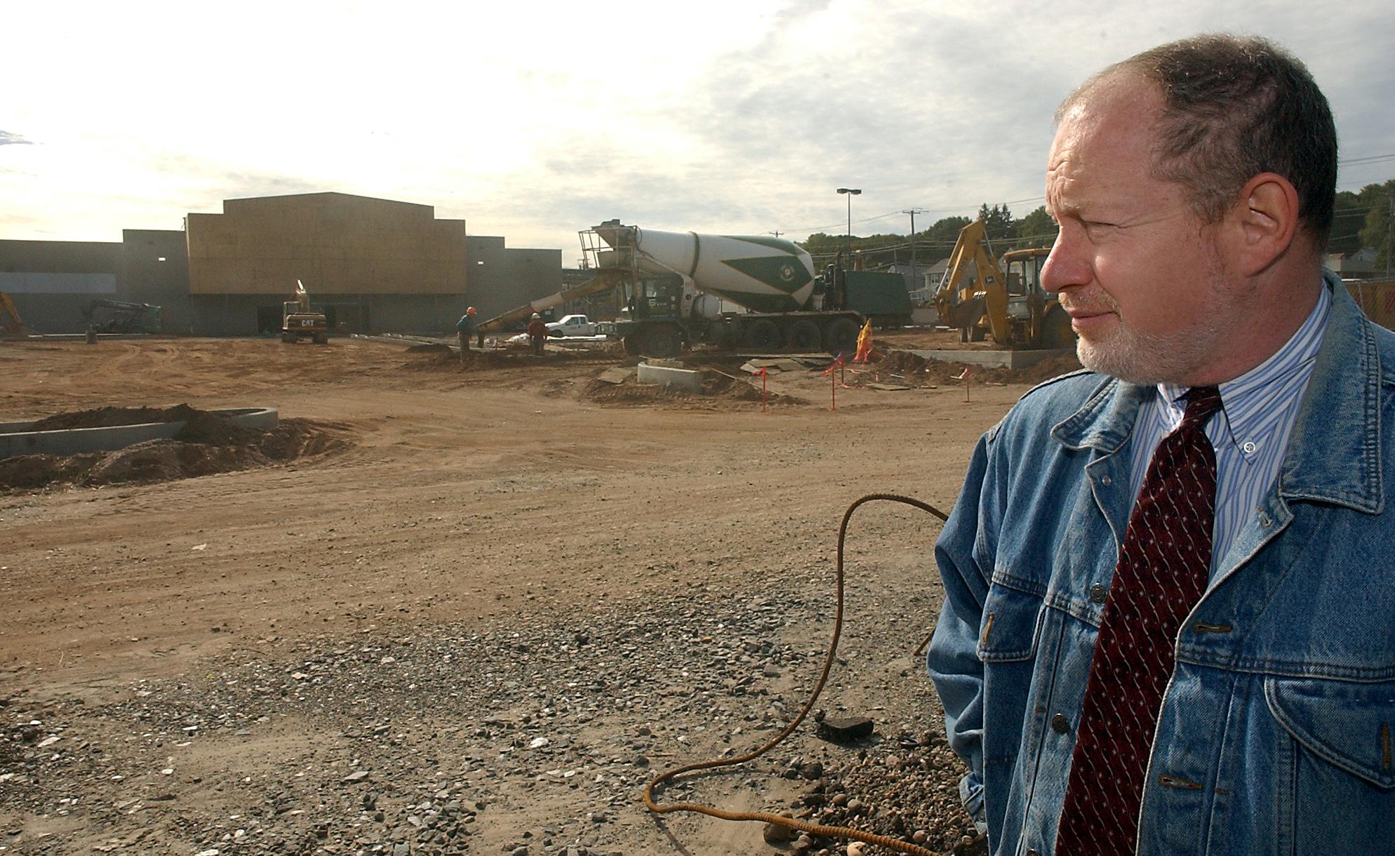 Hamden economic development director agrees to new contract with town