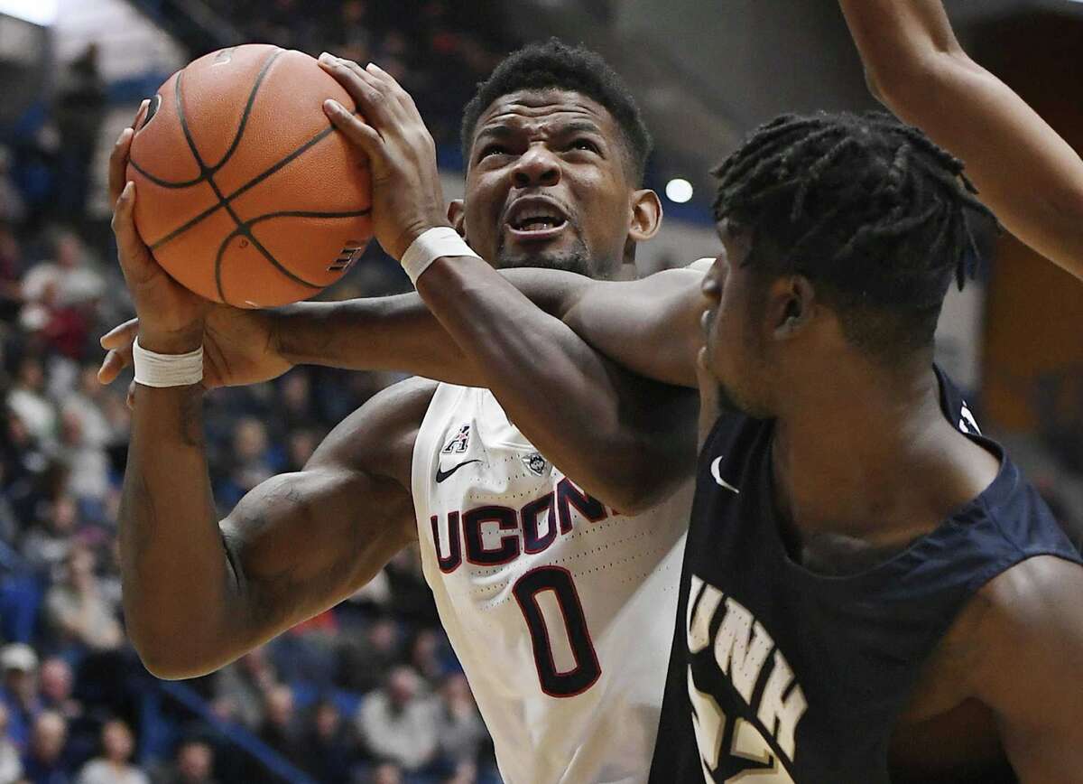 UConn men roll to blowout win over New Hampshire