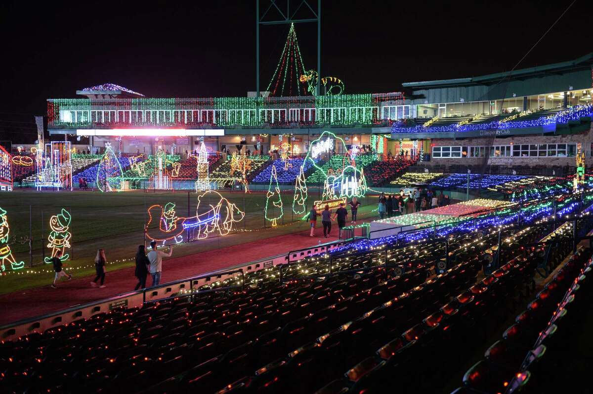 Here's where to see the best Christmas lights around Houston this year